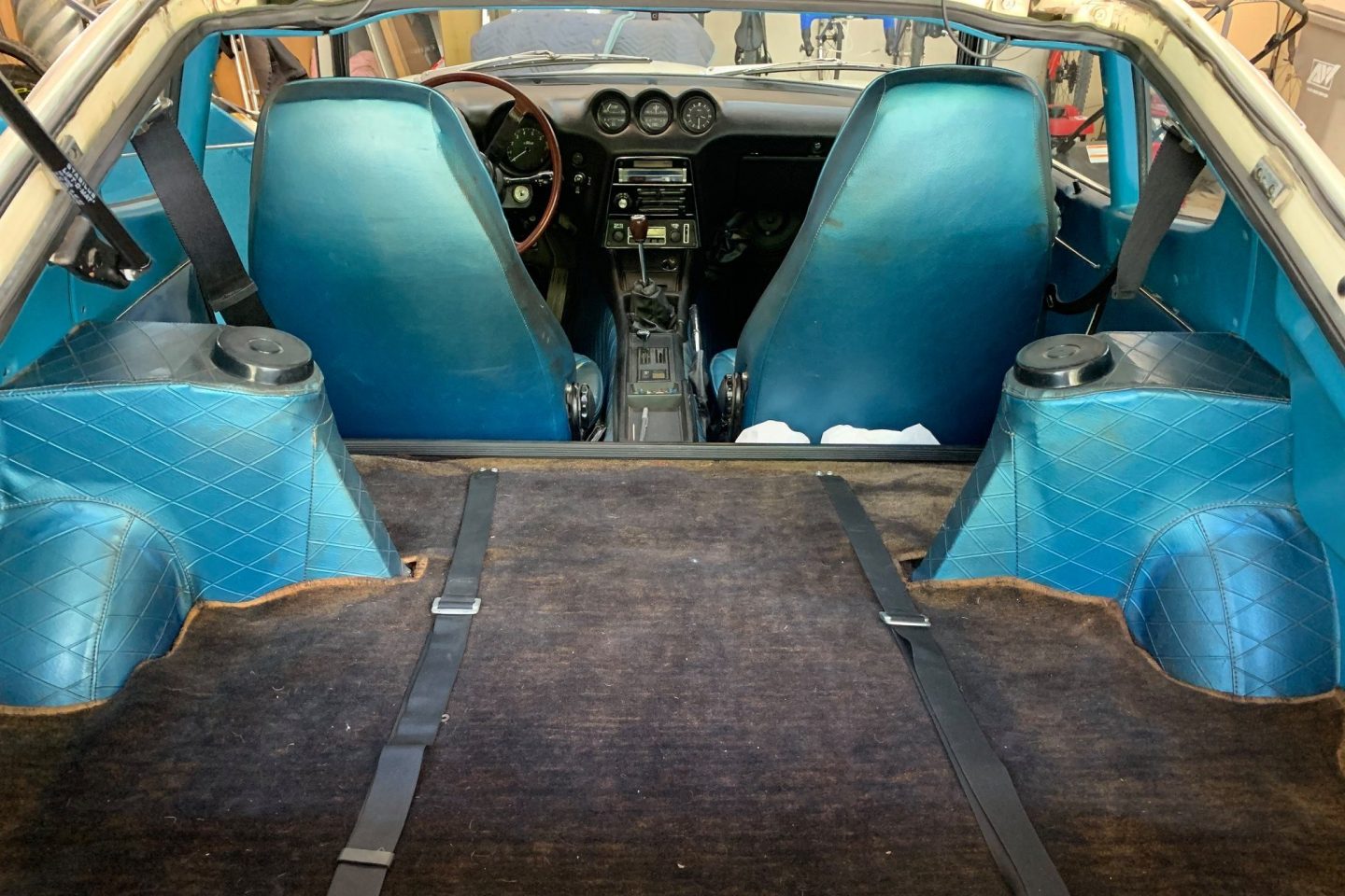 240Z Paint and Interior – ZRegistry.org