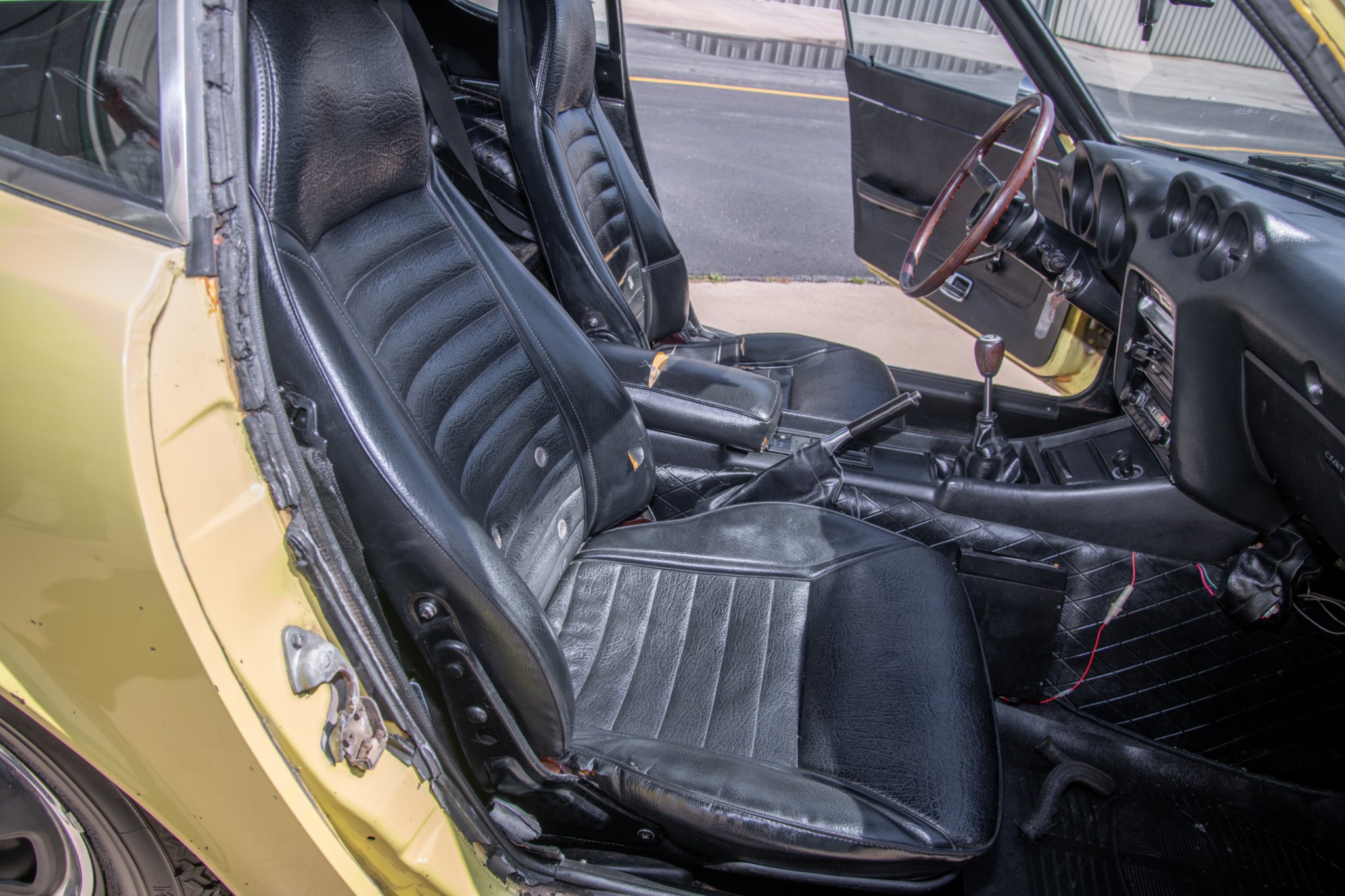 240Z Paint and Interior – ZRegistry.org